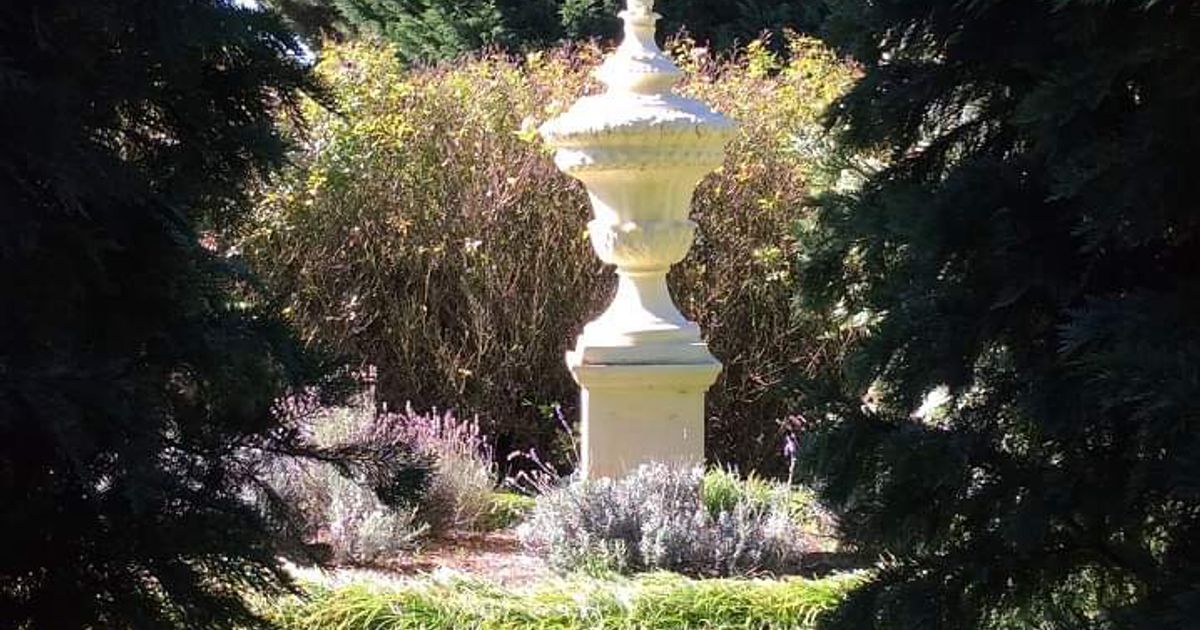 Oberon Autumn Colour Garden Showcase 2026 - casperscloudoberon@gmail.com